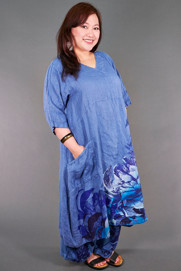 2195 Serenade Tunic Delft-Glass Chrysanthemum - Blue Fish Clothing